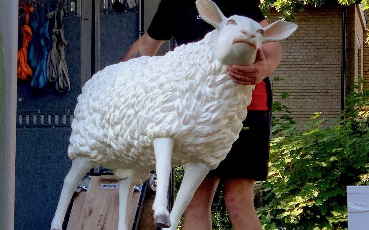 Binnenkijken bij Kiki en Dejan: 'De eerste avond was er één met een ...