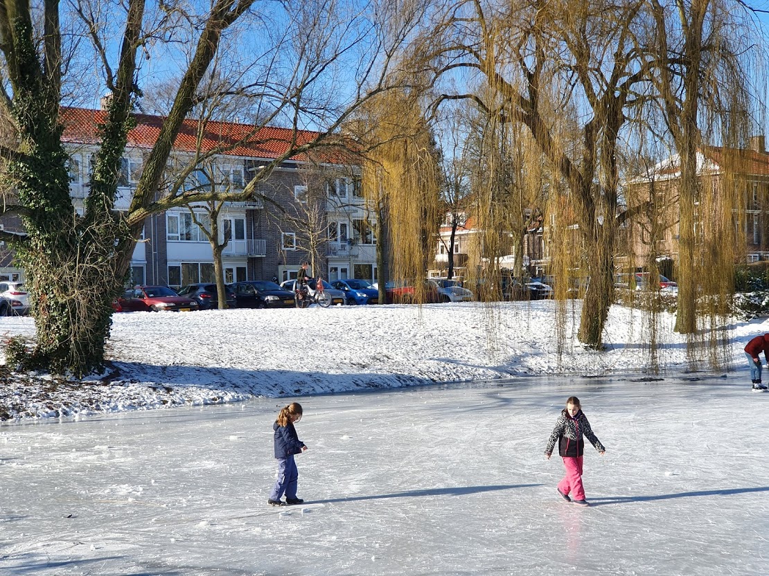 Ijspret: Nijmegenaren schaatsen op natuurijs in de regio