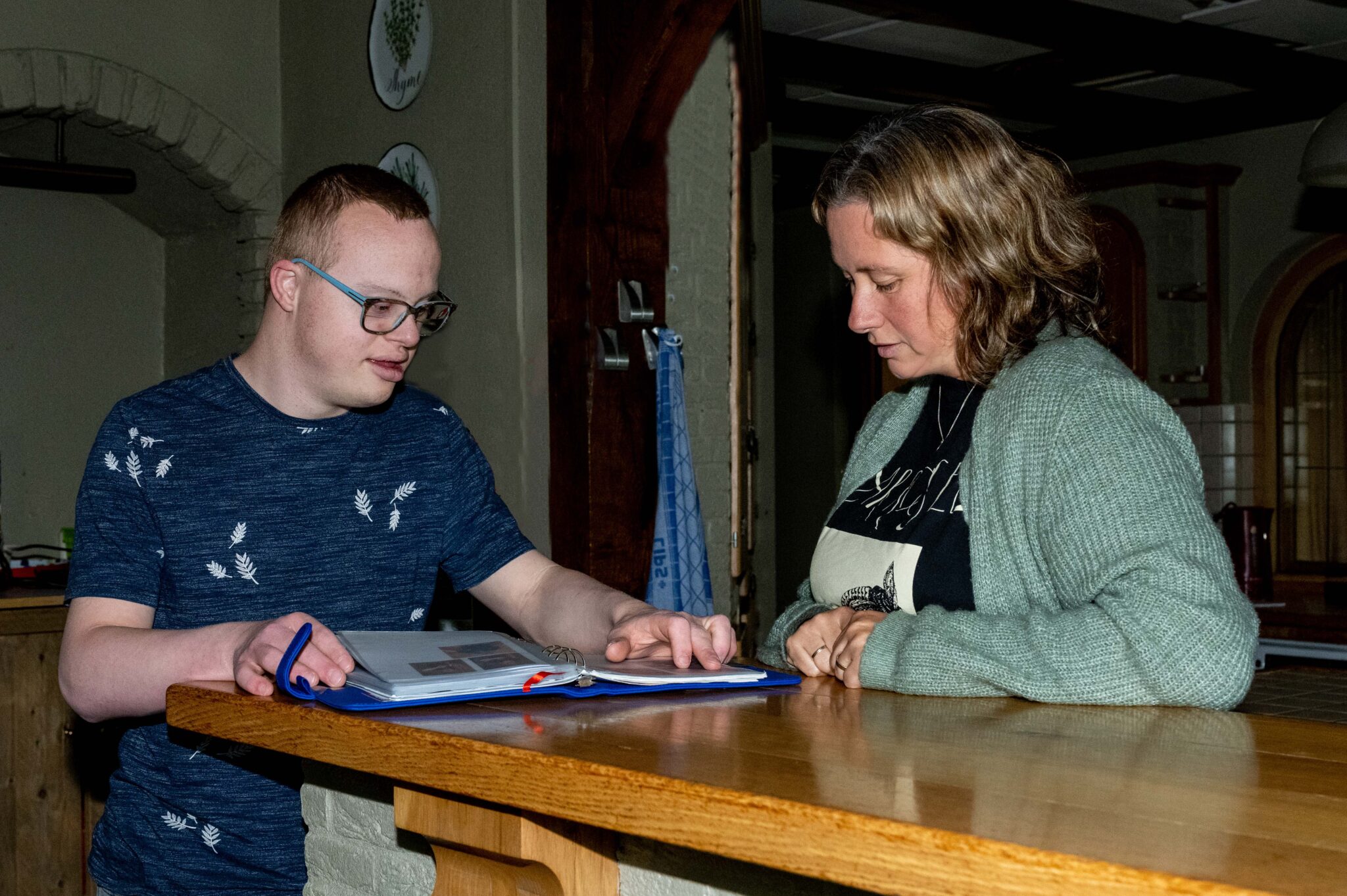 De ouders van Sander zien dat hun zoon gelukkig is bij 's Heeren Loo ...