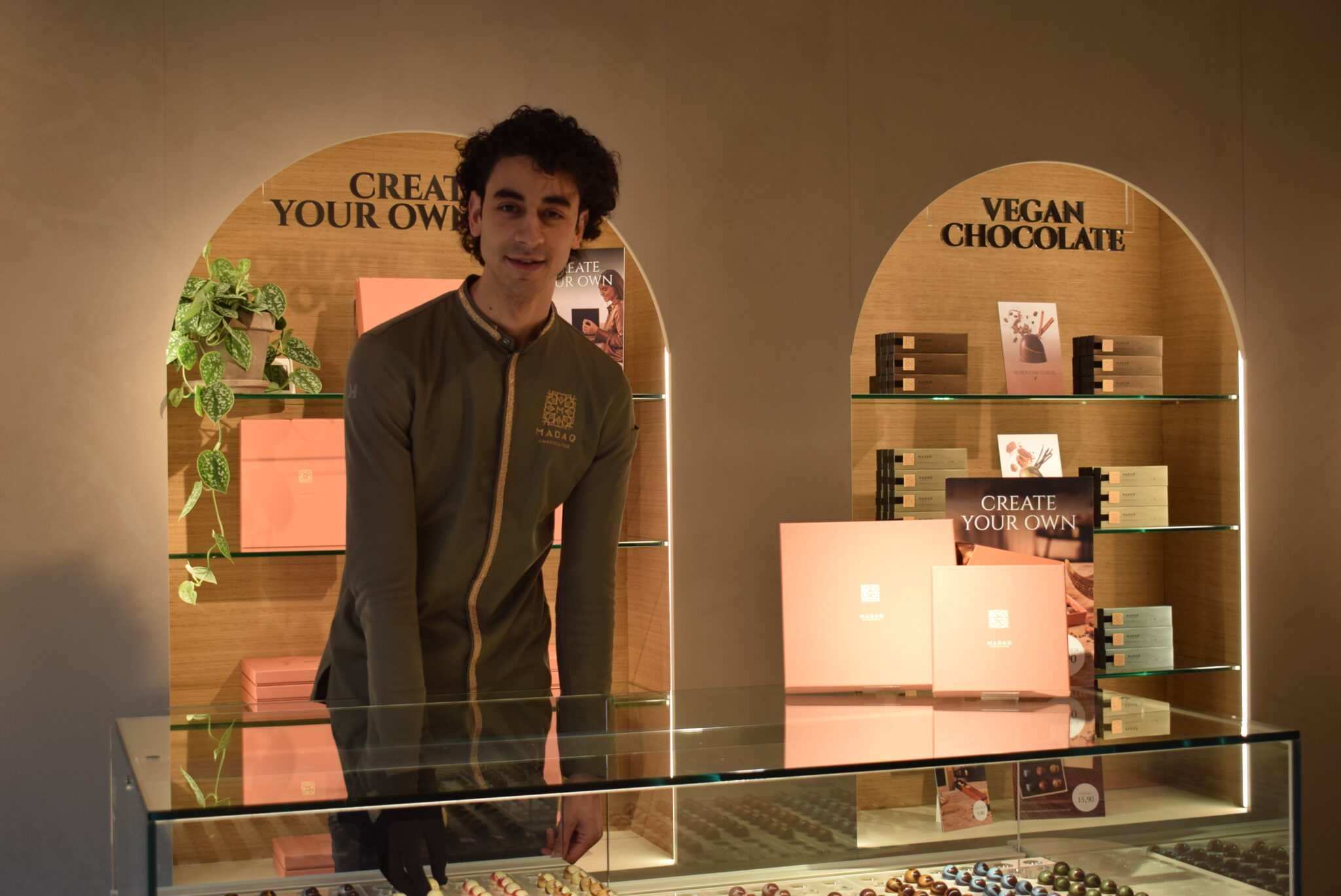 Soufiane maakt bonbons met bijzondere smaken: ‘De populairste heeft een ...