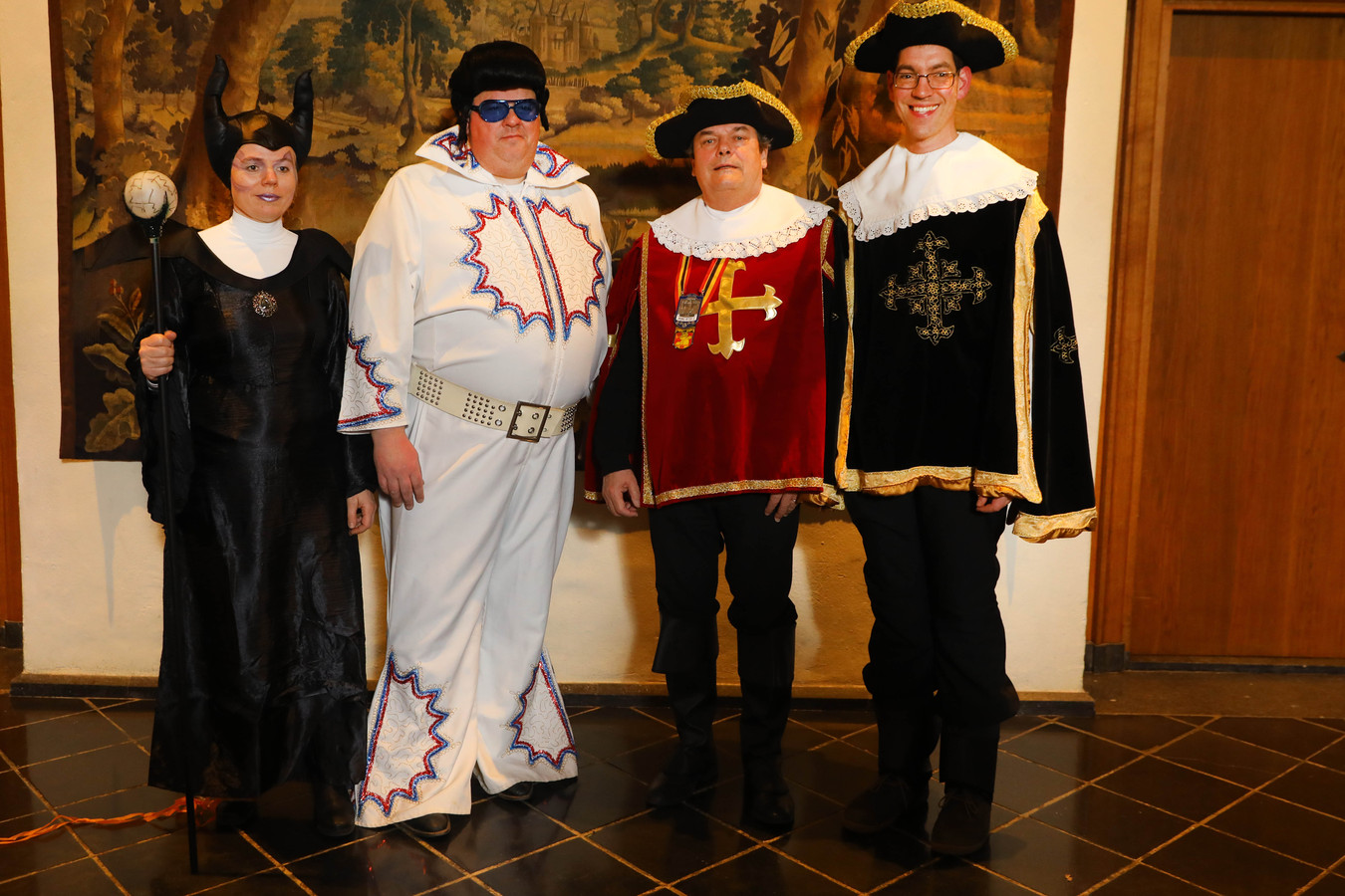 Van kip tot roodkapje: de carnavalsoutfits van Bruls door de jaren heen