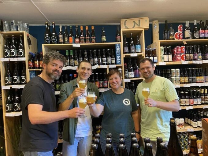 De mannen van café Samson openen een bierwinkel: win 50 euro shoptegoed ...