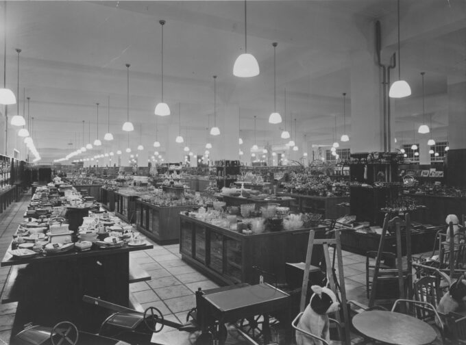 Terug in de tijd: 7 x oude interieurs van winkels in Nijmegen