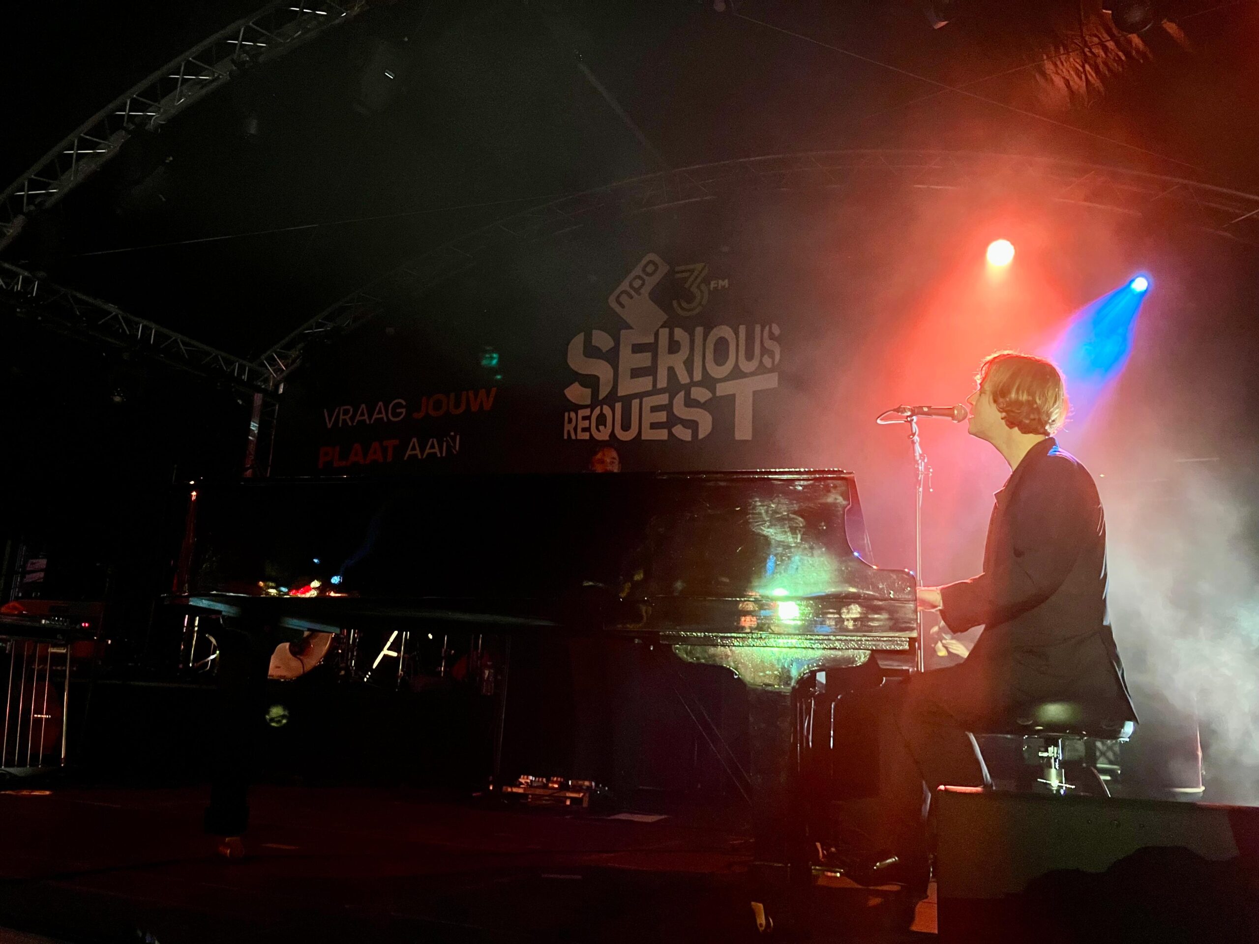 Kippenvel: heel Nijmegen zingt mee met Tim Odell [VIDEO] - Oozo.nl