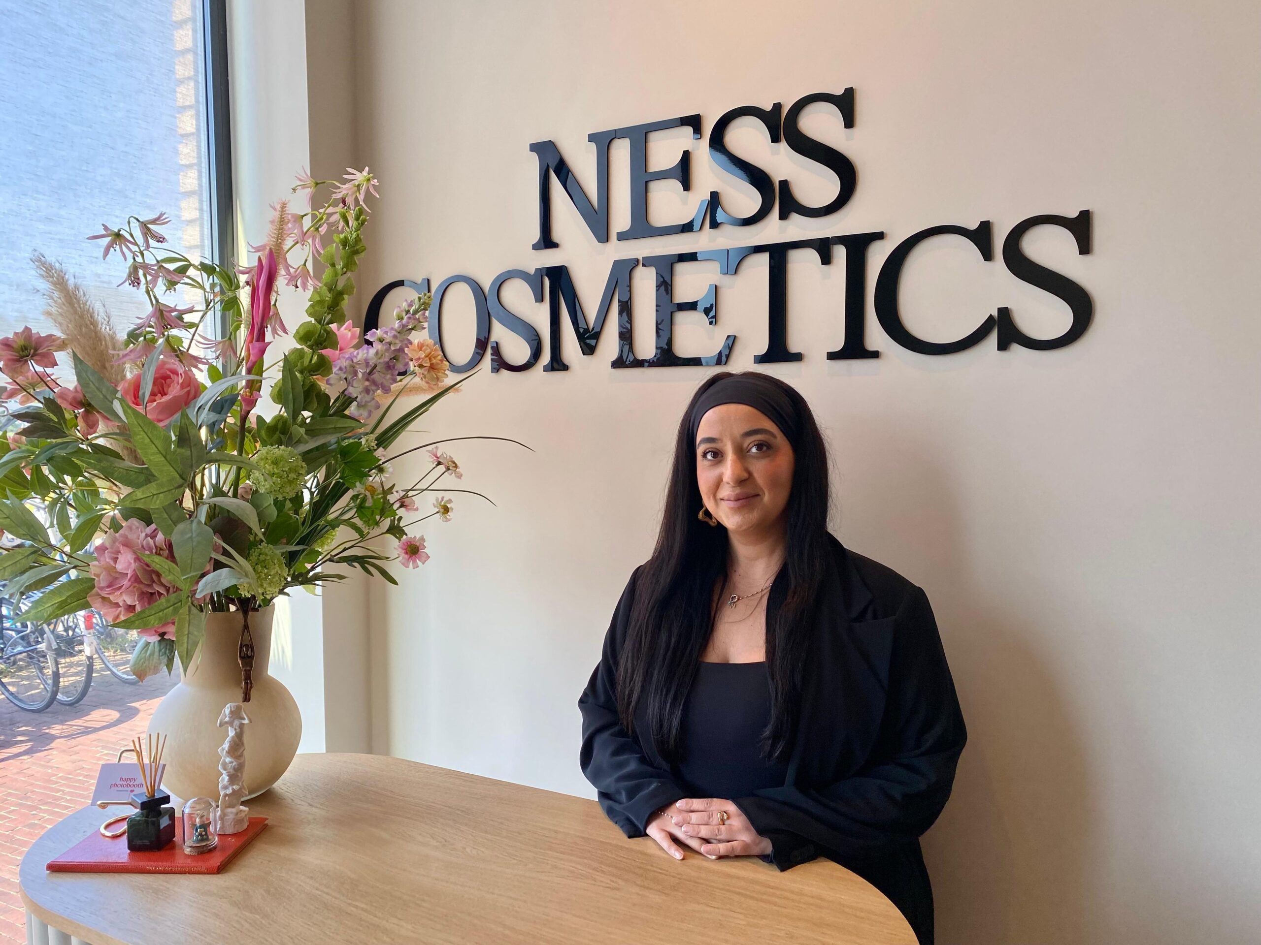 Neslihan werd ziek, maar opende koste wat het kost haar beautysalon ...