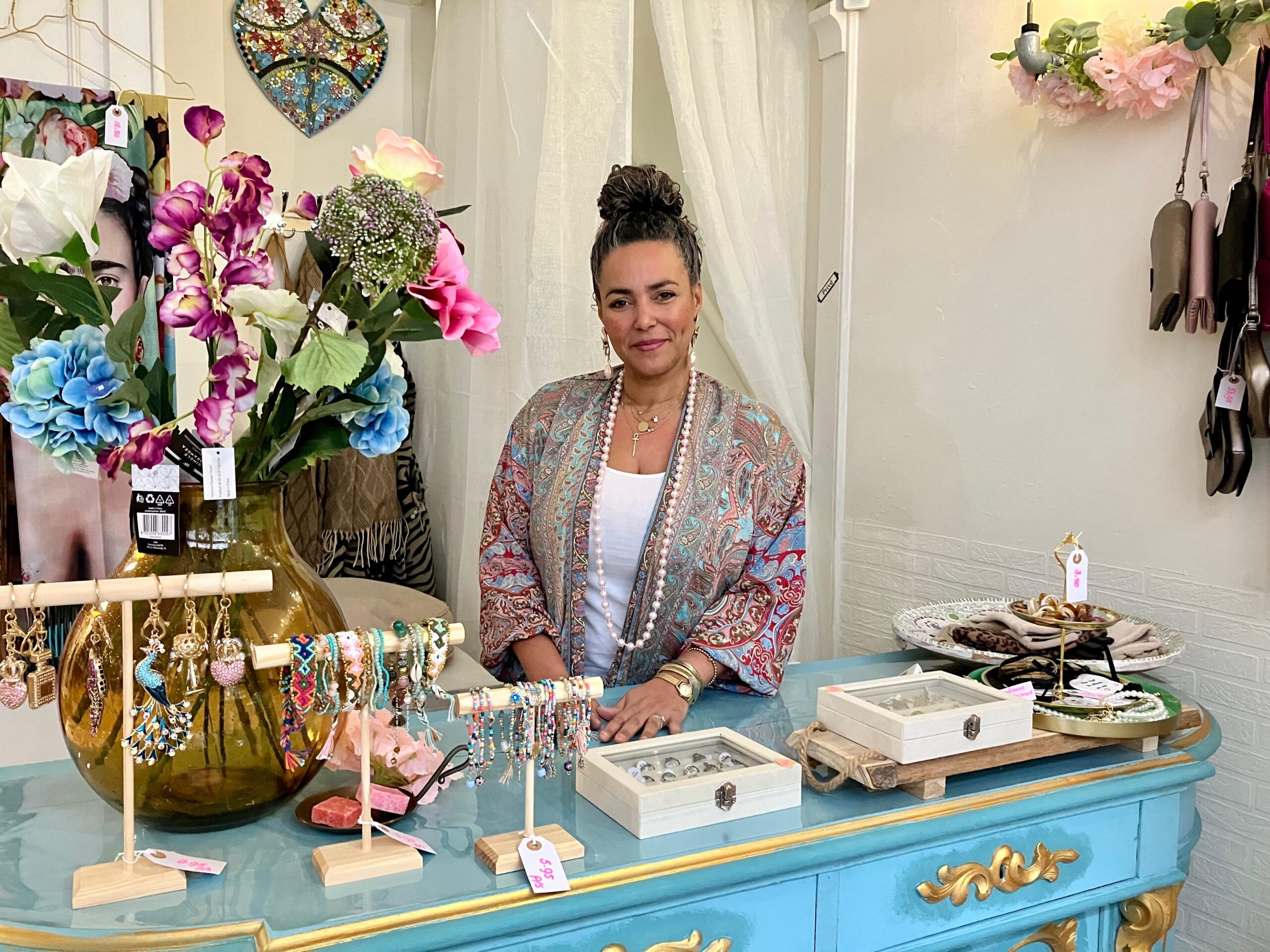 Knippen en shoppen: in deze nieuwe winkel in Nijmegen zit een kapsalon ...