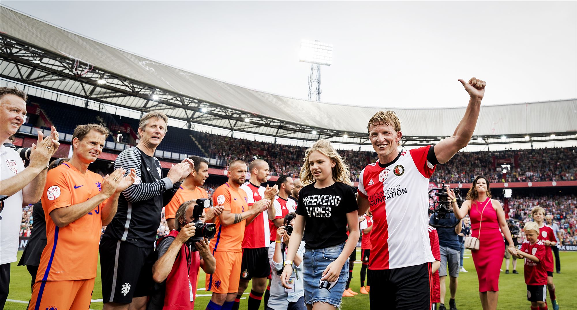 Officiële afscheid van Dirk Kuijt en hij neemt Faas Wilkes Sportprijs ...