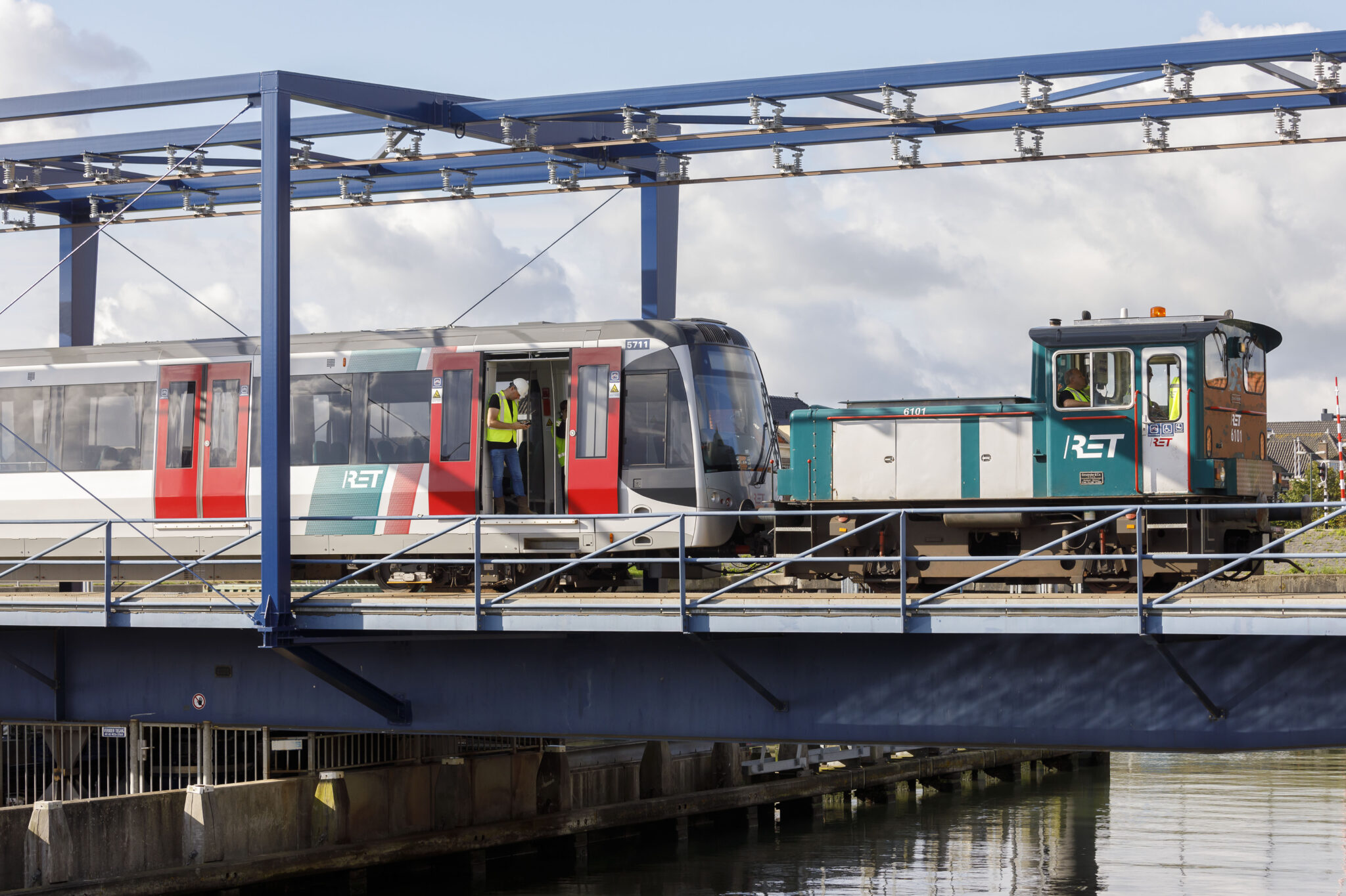 Met de metro naar Hoek van Holland? Dat gaat wéér langer duren...