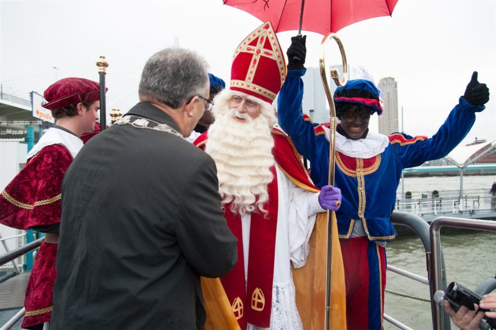 Si! De Sint en zijn Pieten nemen dit weekend mooi weer mee uit Spanje ...