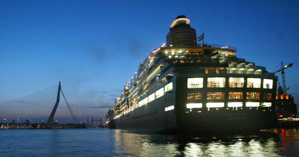 WOW! Zoveel cruiseschepen kwamen er dit jaar aan in Rotterdam ...