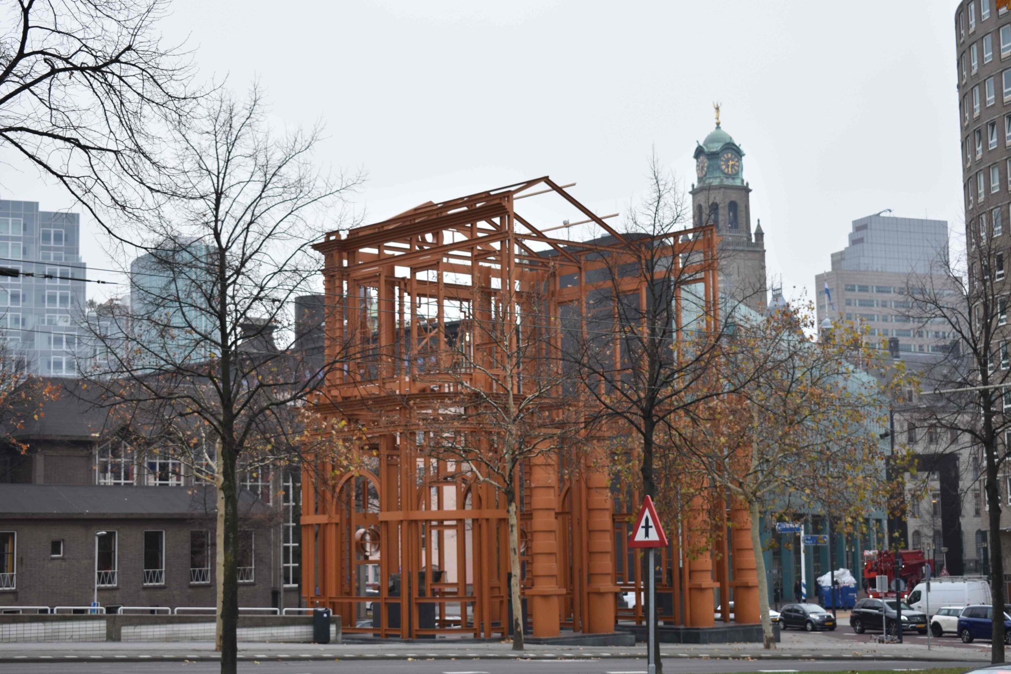 Wat is dat oranje bouwwerk op het Pompenburg? - indebuurt Rotterdam