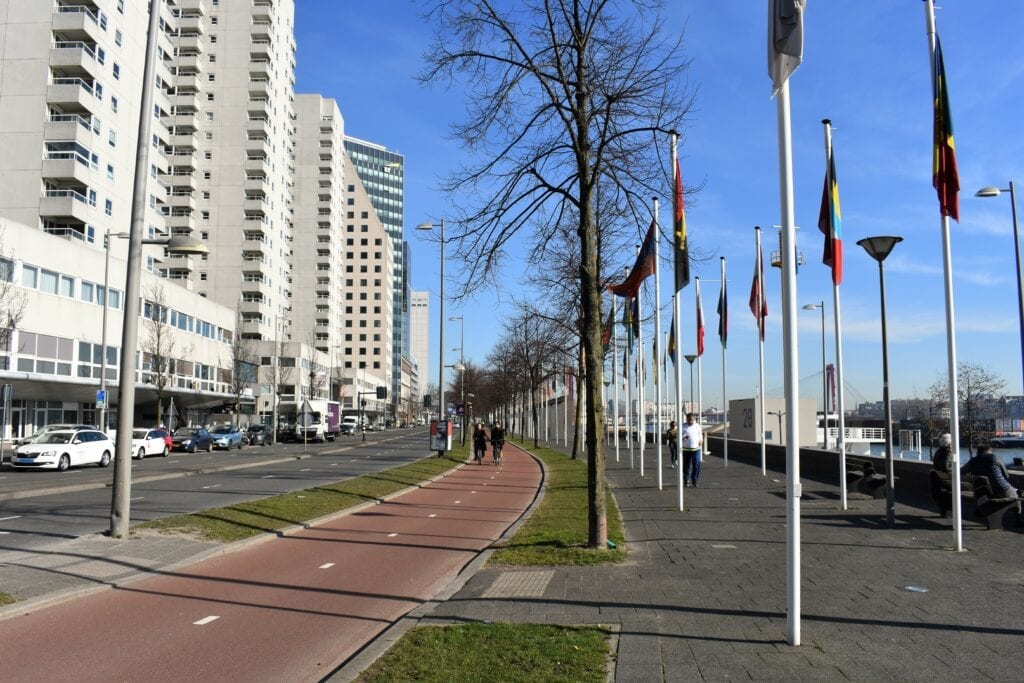 Dit is waarom al die vlaggen op de Boompjes staan - indebuurt Rotterdam