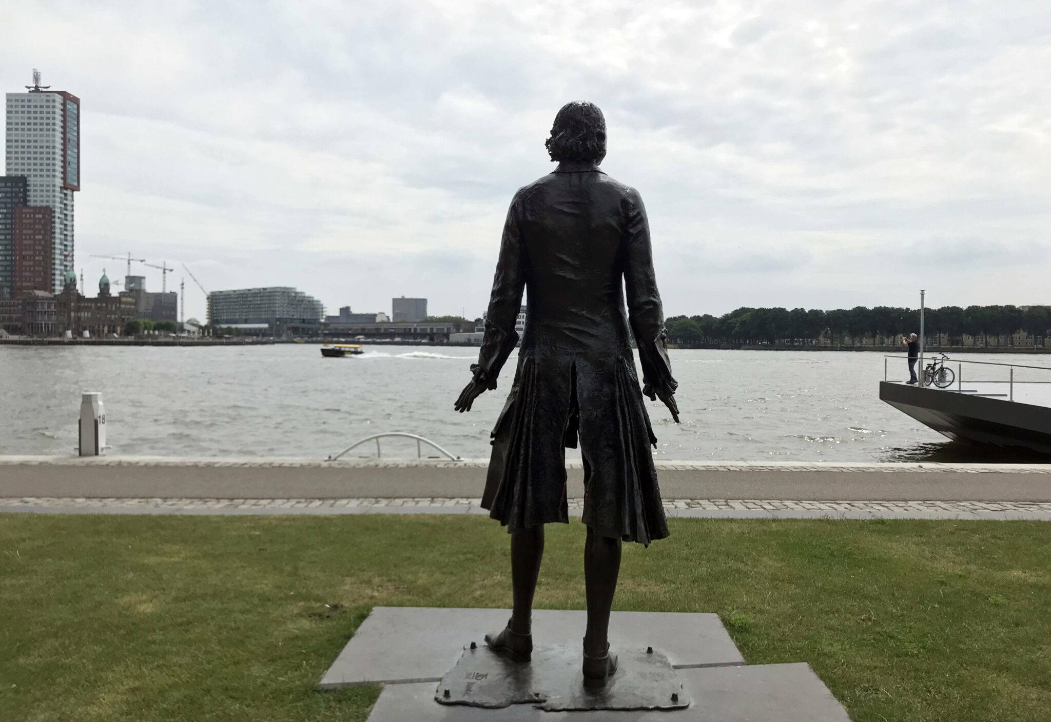 Waarom staat er een standbeeld van Peter de Grote in Rotterdam ...