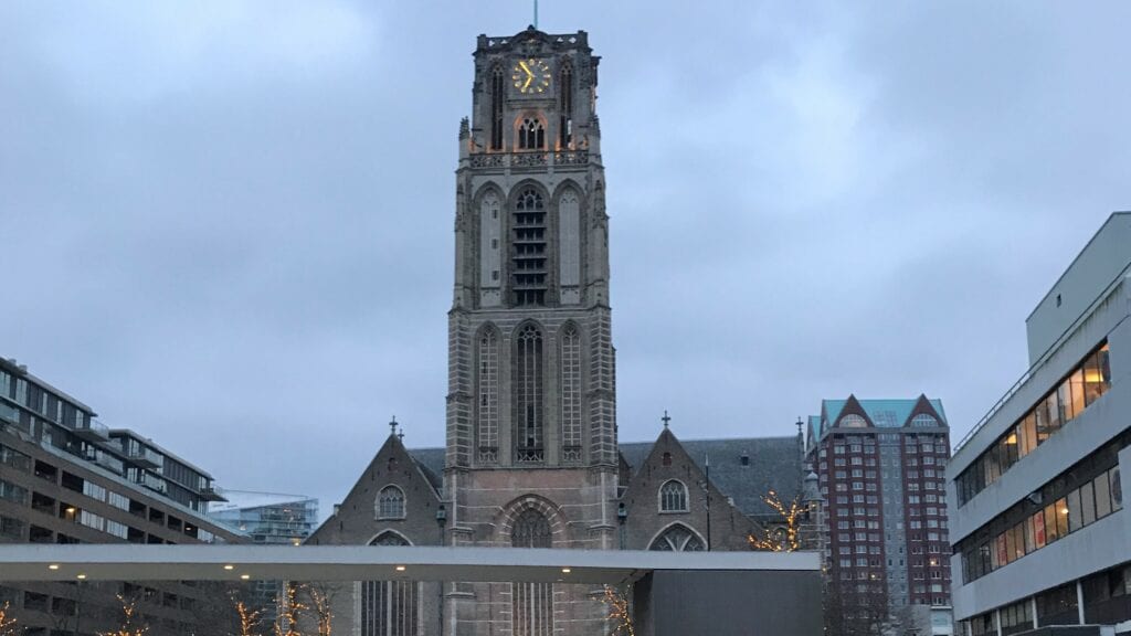 Bijzonder: kerken in Rotterdam luiden klokken als teken van hoop ...