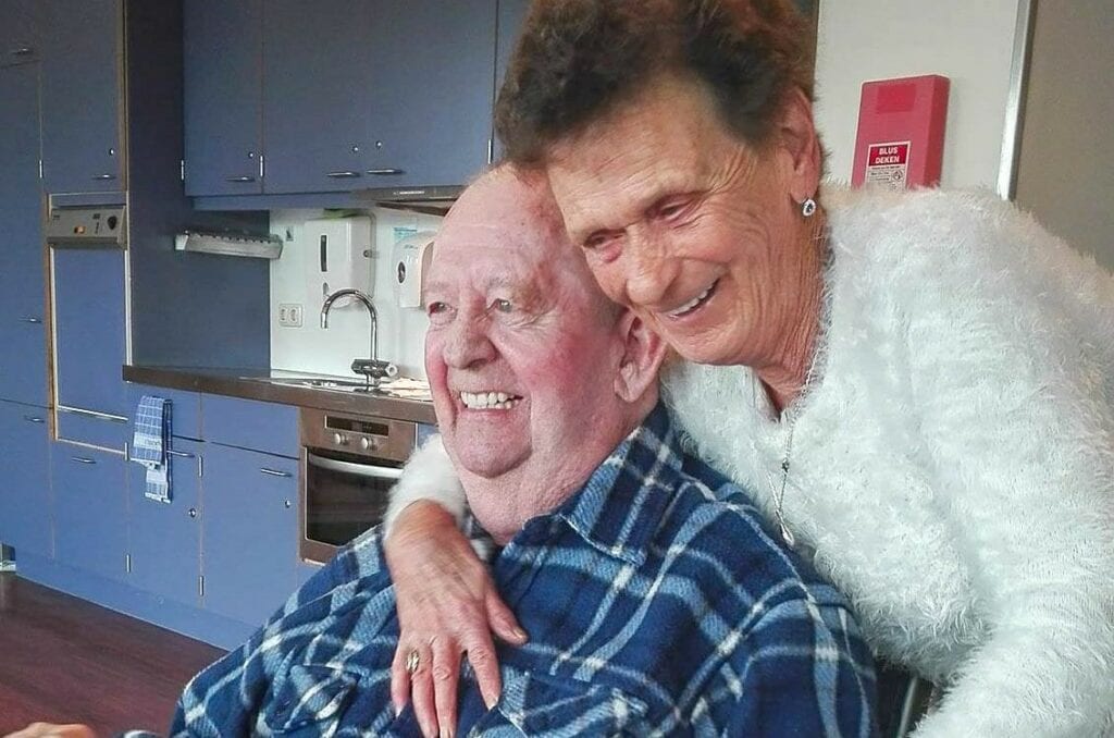 Rotterdamse cultheldin Tiny, van Tiny en Lau, is overleden - indebuurt ...