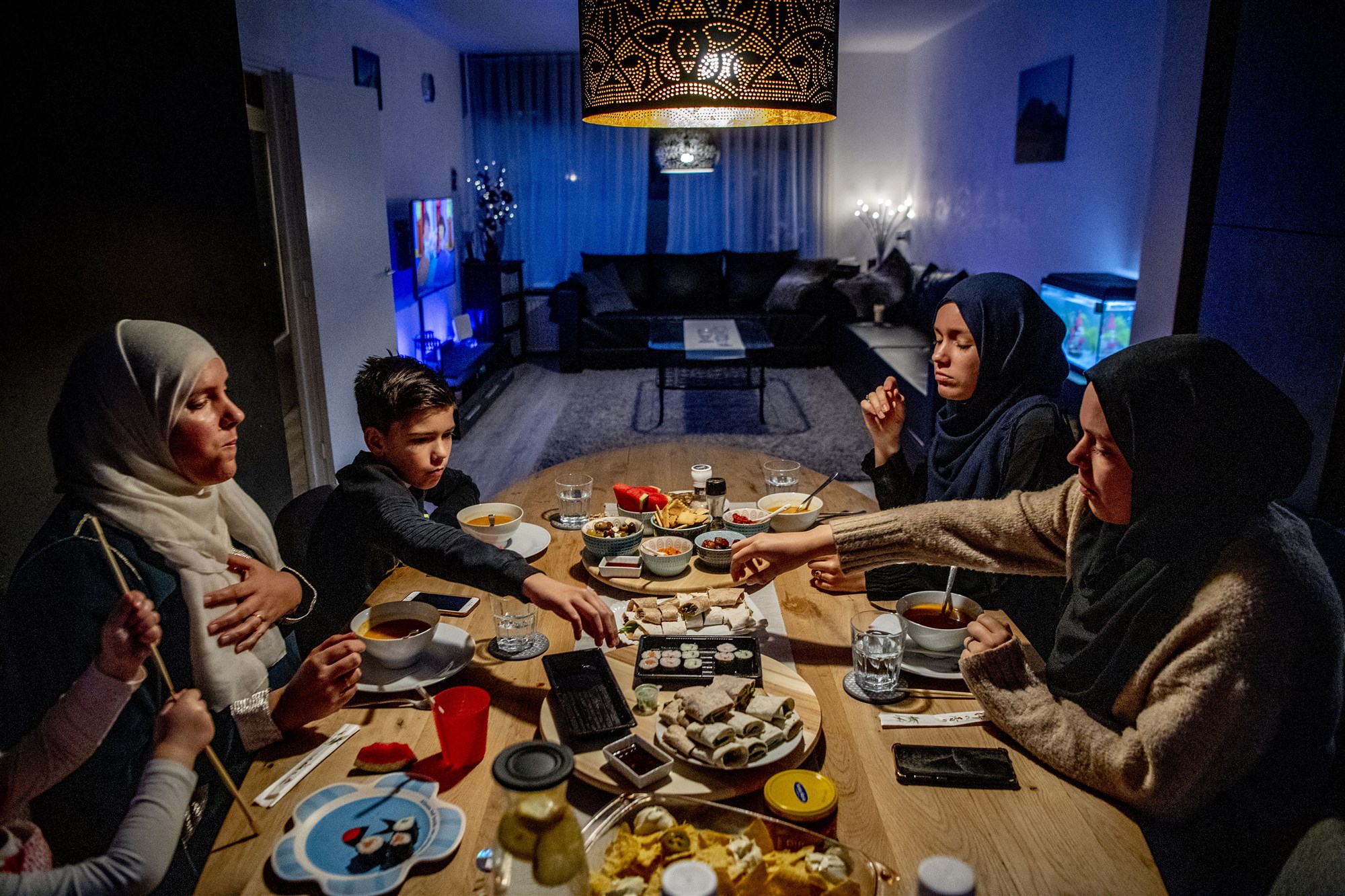 Zo gaan de Rotterdammers om met Ramadan tijdens de coronacrisis ...