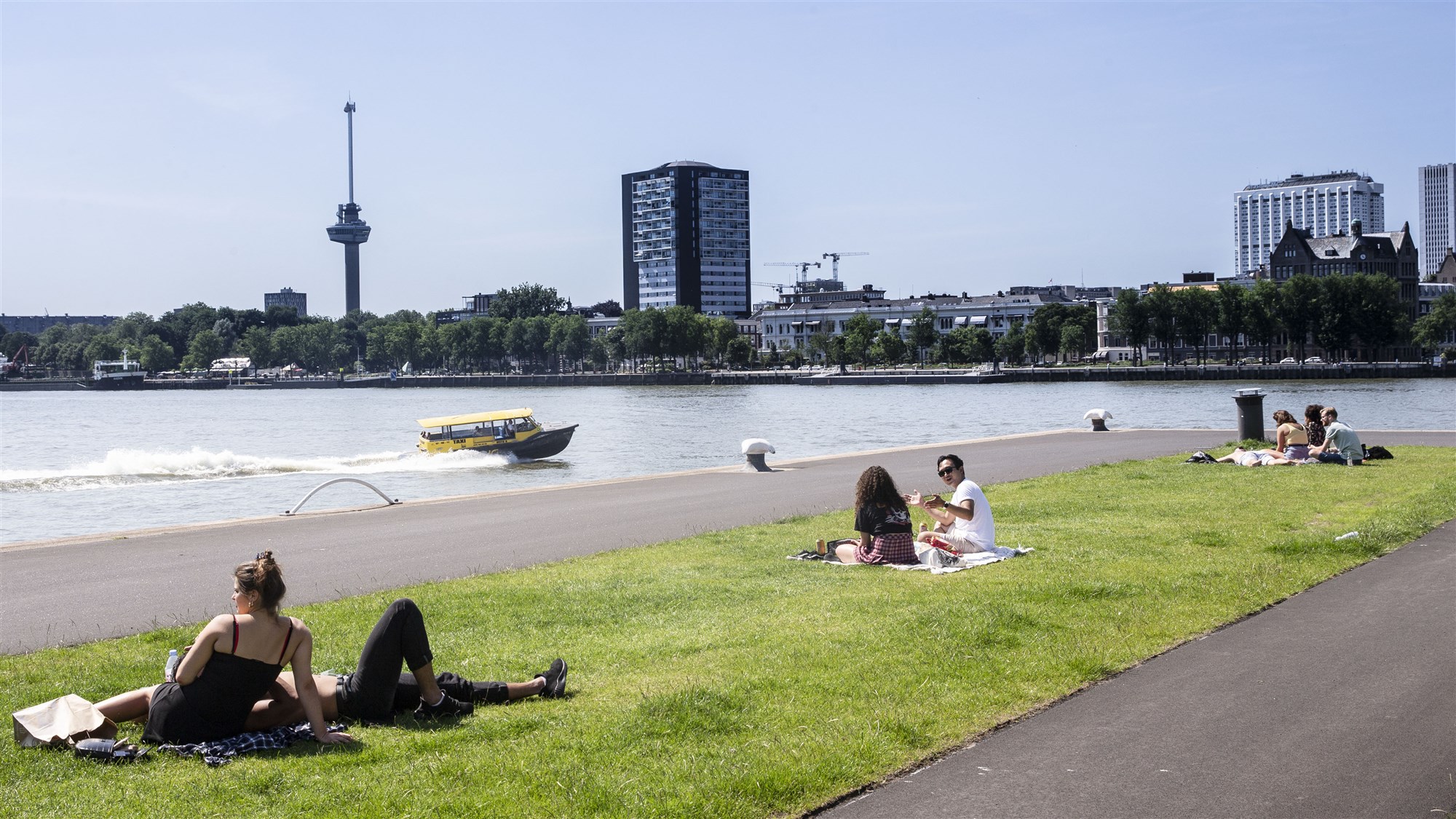 Foto's: zo geniet Rotterdam van de tropische temperaturen | indebuurt