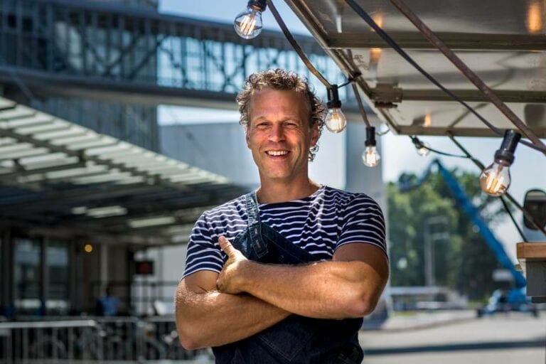 Rotterdamse mysteries: waarom zeggen we bakkie pleur? - indebuurt Rotterdam