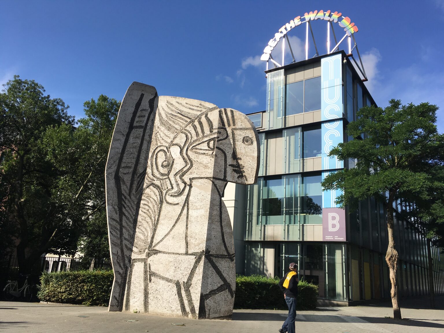 Deze podcast zit vol grappige feitjes over kunst in de Rotterdamse ...