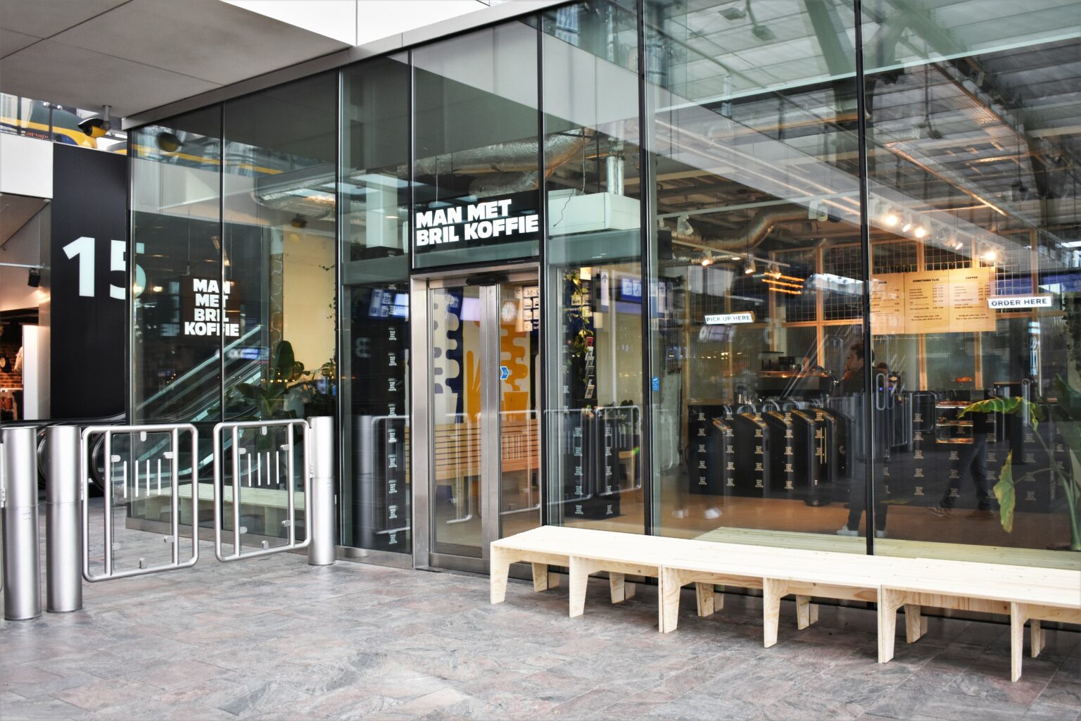 Man Met Bril Centraal Station - indebuurt Rotterdam