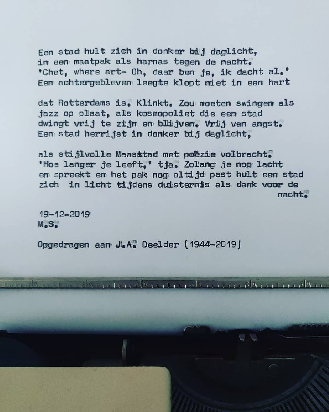 Een jaar zonder Jules Deelder (zo wordt hij herdacht) - indebuurt Rotterdam