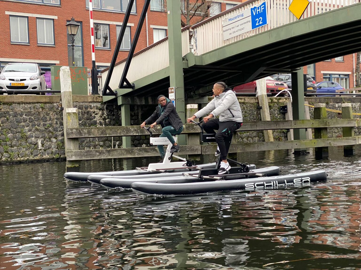 Toffe winactie: met z’n tweeën door Delfshaven op deze gekke waterfiets ...