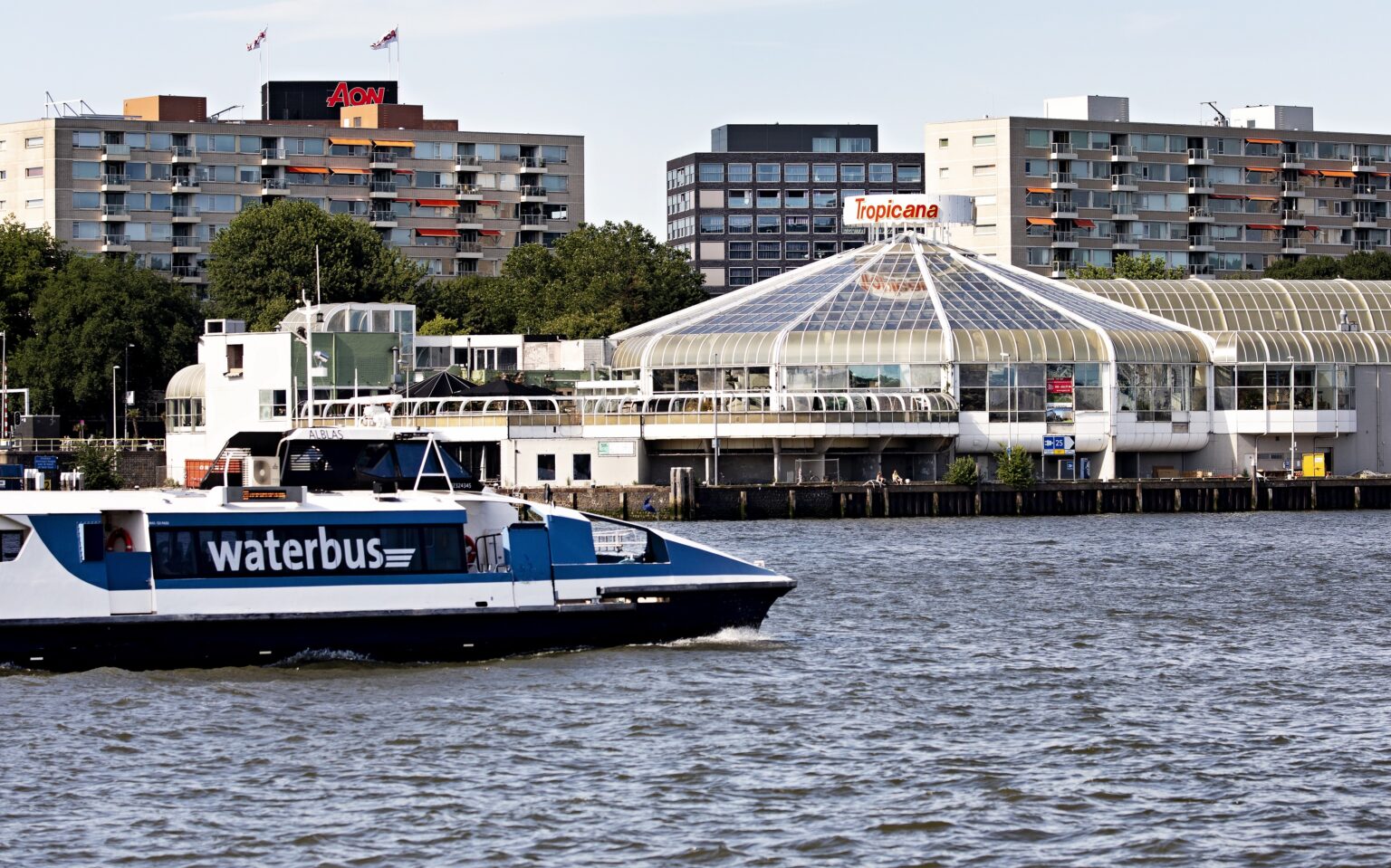 Gratis met het ov: Rotterdam geeft reistegoed aan jongeren - indebuurt ...