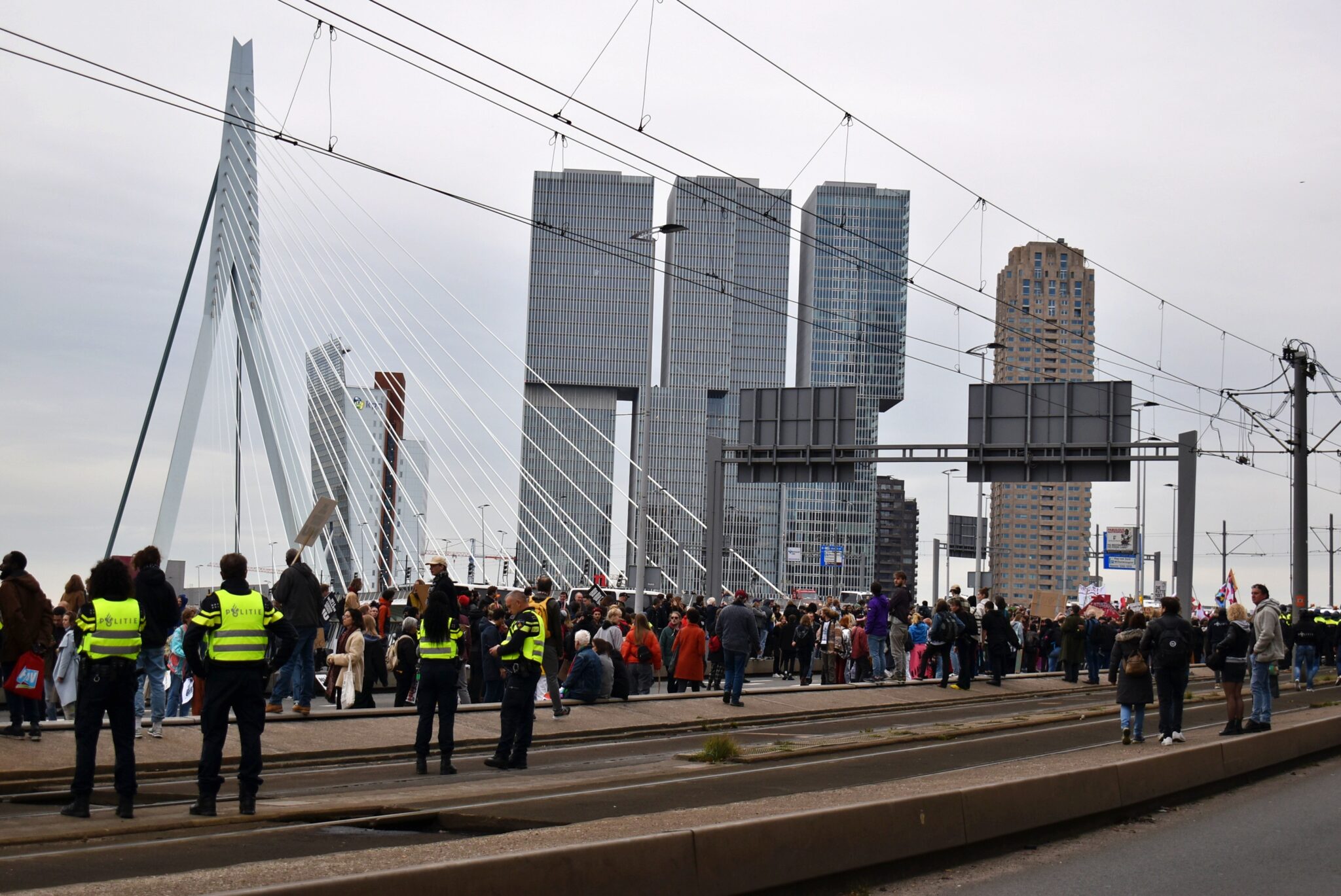 Woonprotest Rotterdam in foto's: zo ging het eraan toe