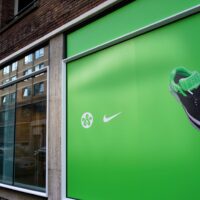 Sneakergoeroe Woei Tjin (48) over zijn nieuwe winkel en de Air Max ...