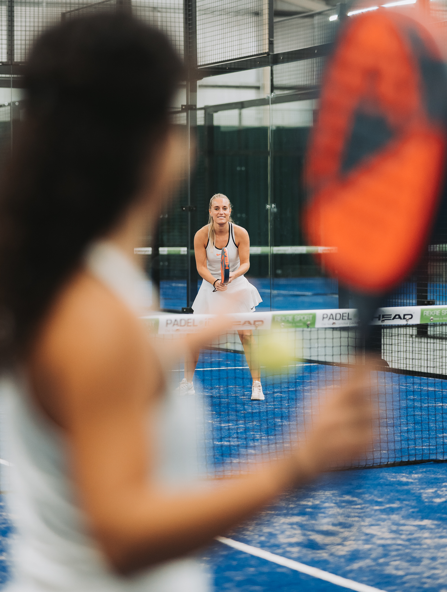 Indoor padel spelen: in deze nieuwe hal net buiten Rotterdam kan het