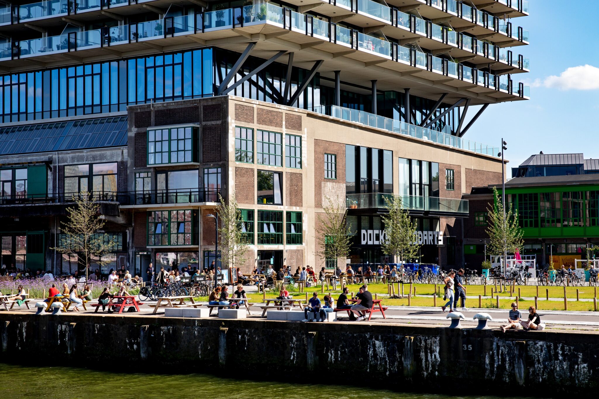 Fenix Food Factory - indebuurt Rotterdam