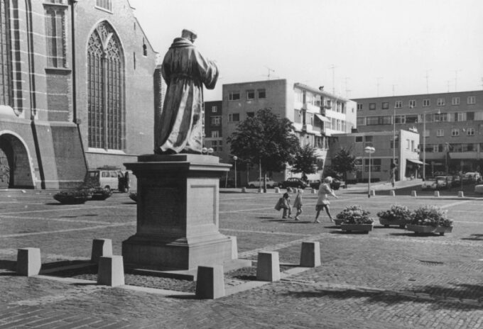 Gefeliciteerd! Het beeld van Erasmus bestaat 400 jaar