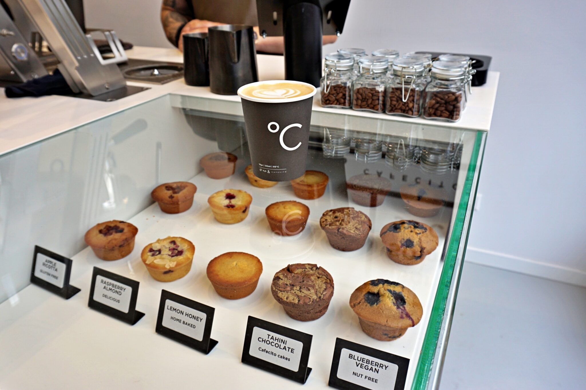 Nieuwe hotspot op de Meent: 'Bij Cafecito draait alles om koffie'