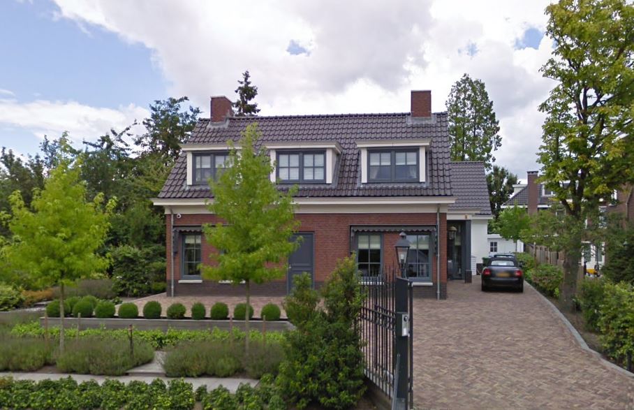 Plons! 6 x huizen met een zwembad die te koop staan in Rotterdam