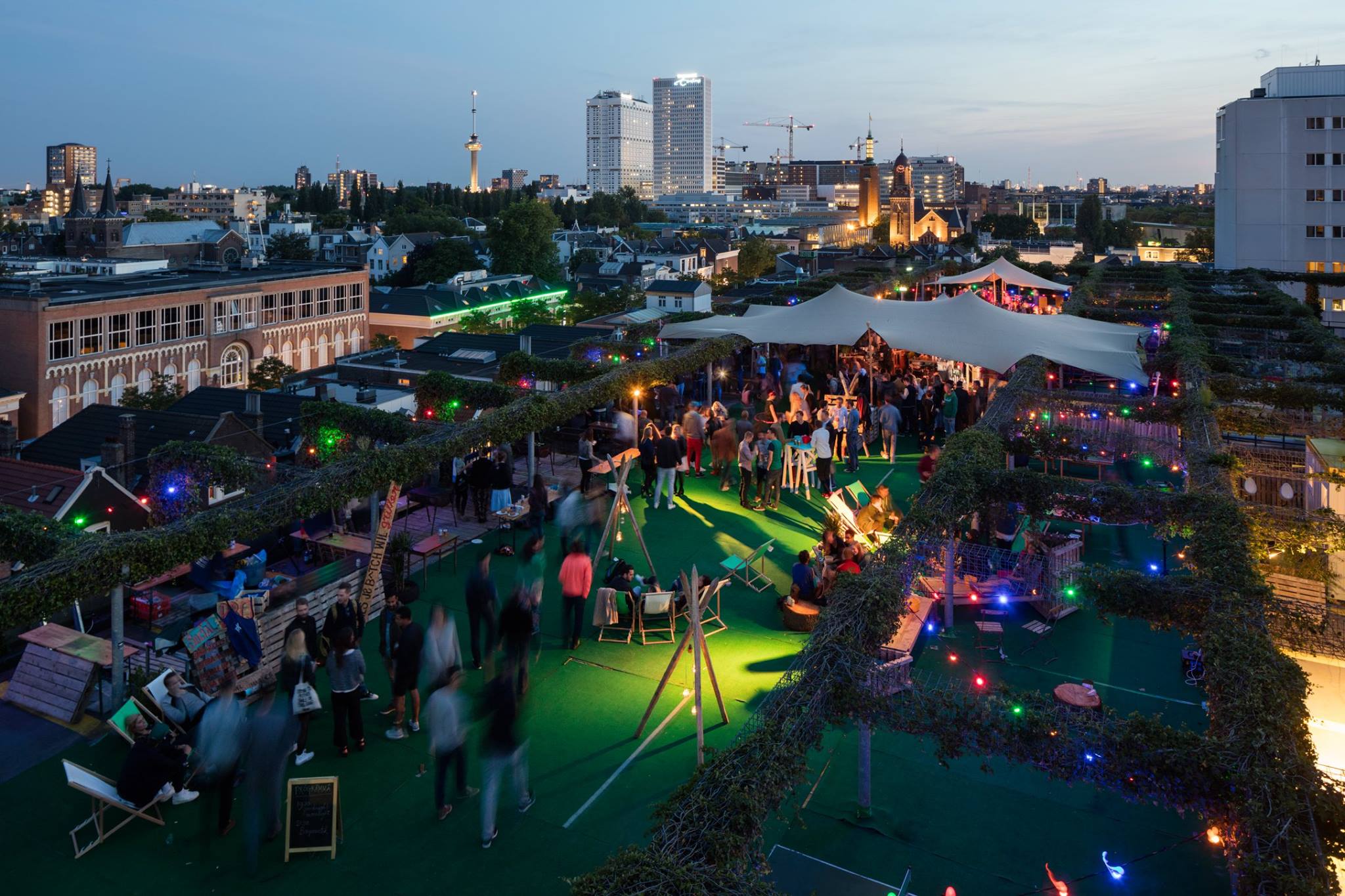 De Rotterdamse zomerhotspot DÂK is bijna terug op parkeergarage Westblaak