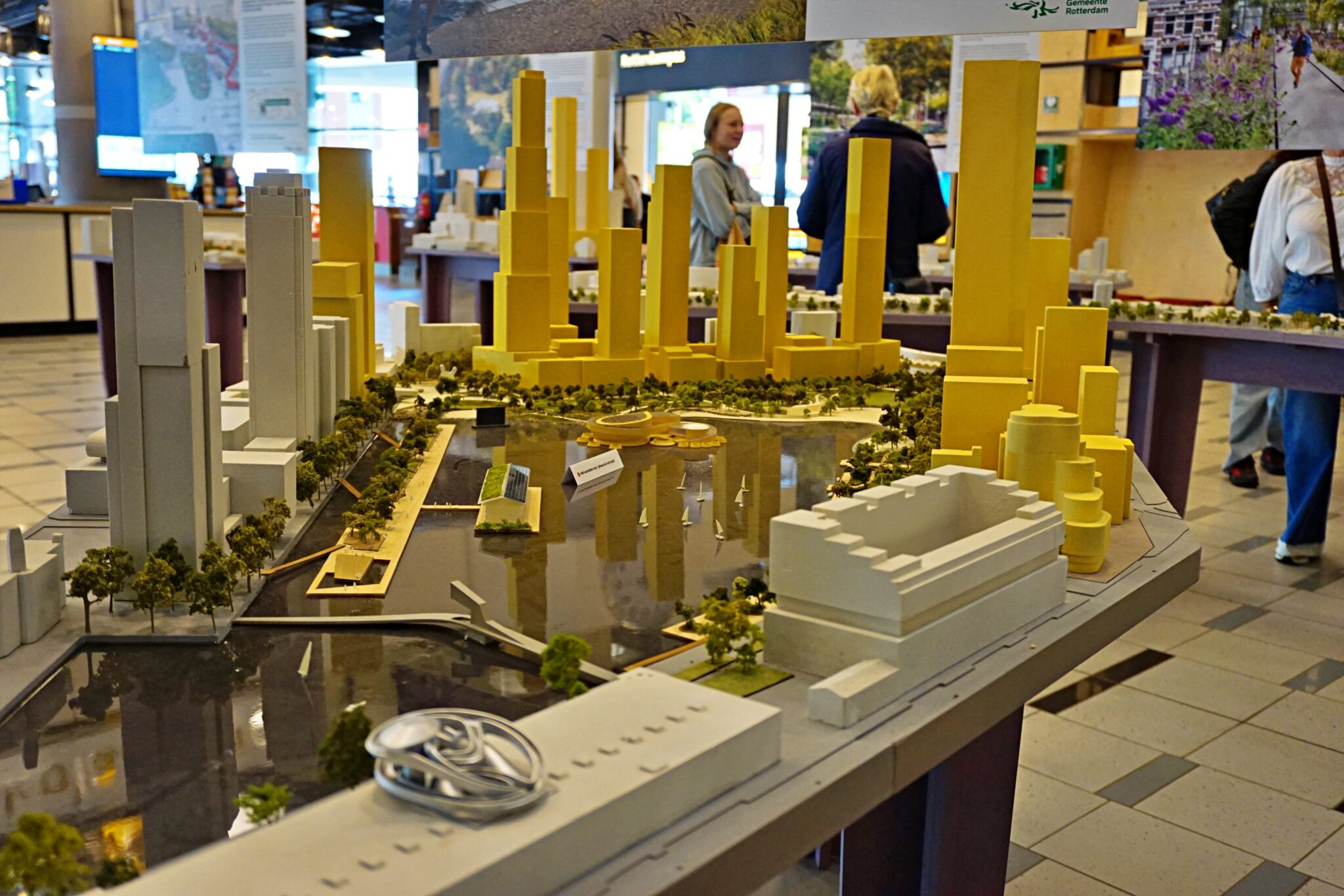 Voor deze gratis expo over Rotterdam wil je naar de bibliotheek