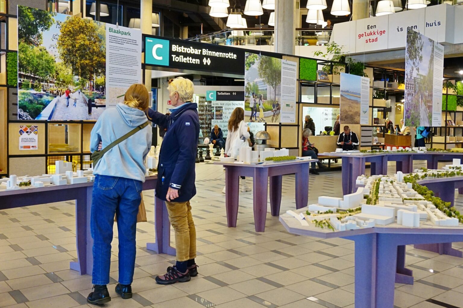 Voor deze gratis expo over Rotterdam wil je naar de bibliotheek