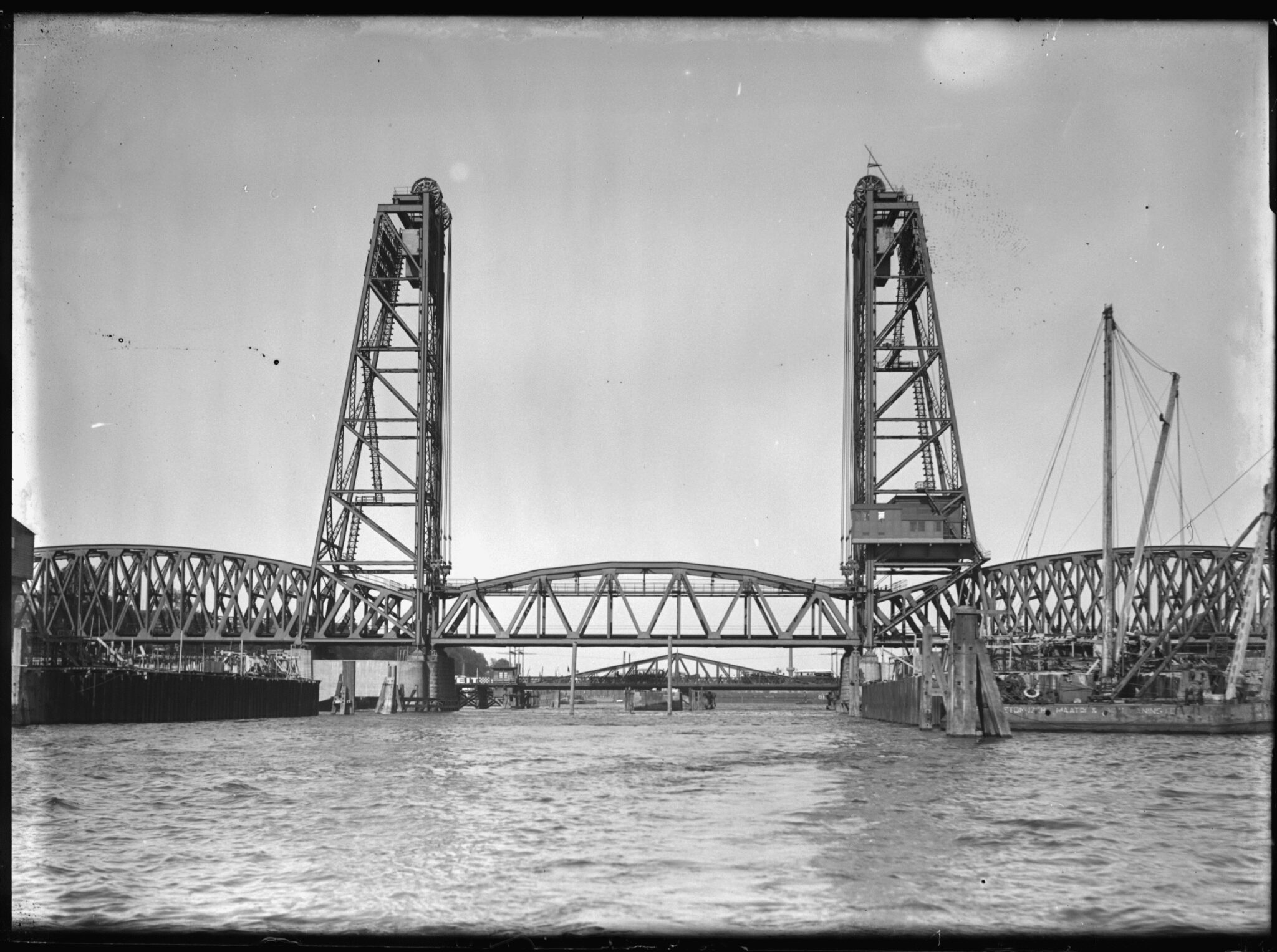 De Hef is jarig! 12 plaatjes van de stoerste brug van Rotterdam
