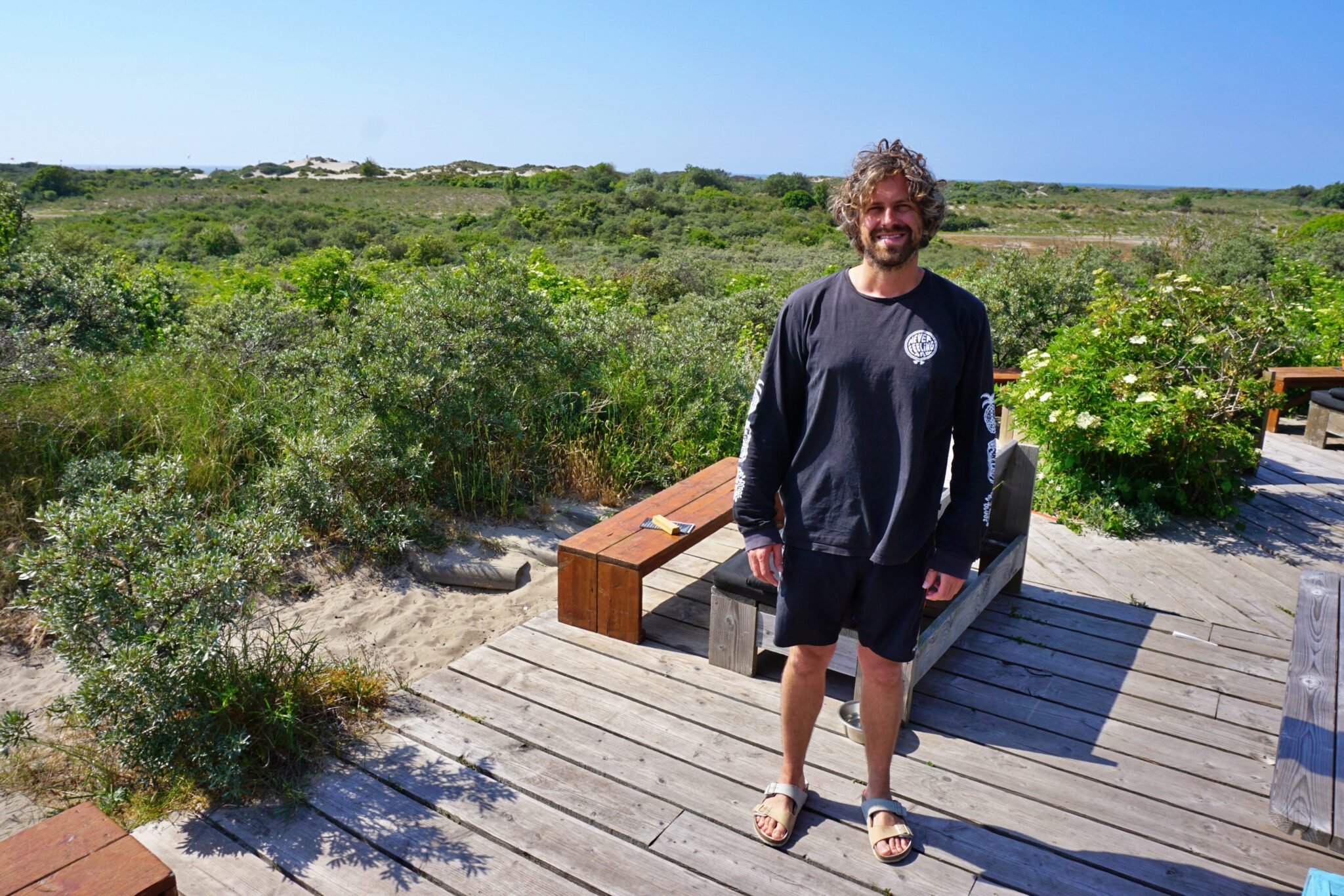 Insidertip: dit relaxte café zit verstopt in de duinen van Hoek van Holland