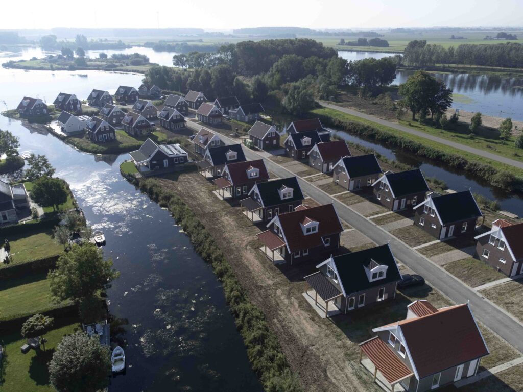 Prachtig! Deze mooie woningen op een recreatiepark vlak bij Rotterdam ...