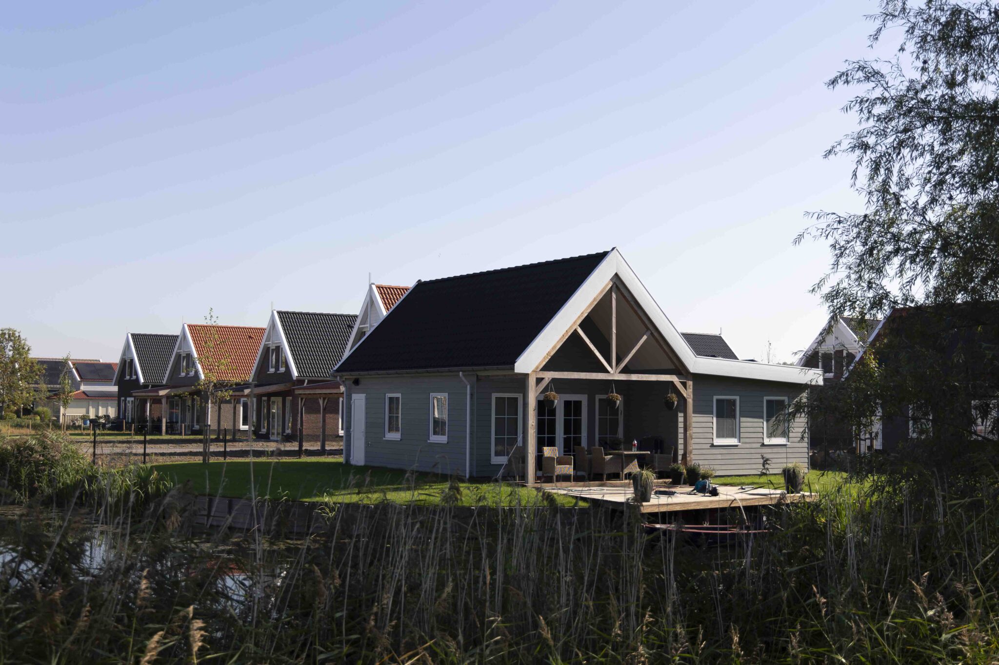 Prachtig! Deze mooie woningen op een recreatiepark vlak bij Rotterdam ...