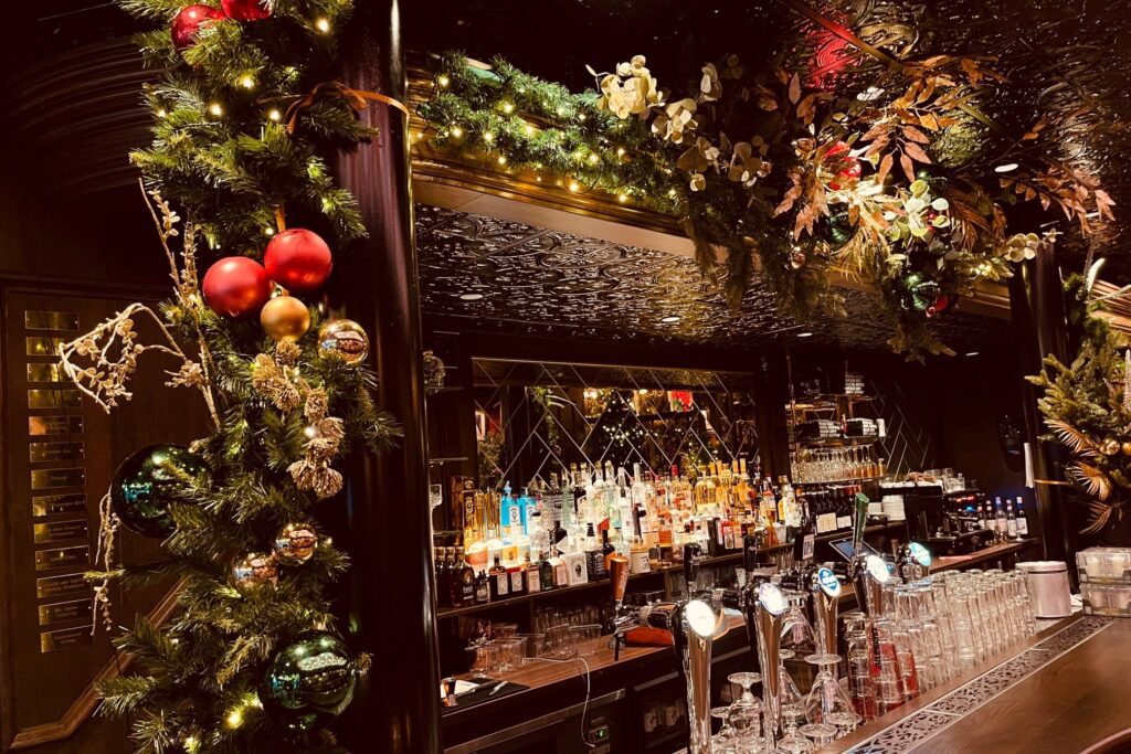 Ho, ho, ho! Deze bar op de Witte de Withstraat heeft binnenkort al een ...