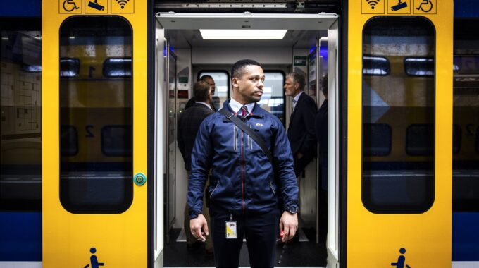 Veranderingen bij RET in 2030: nieuwe metro's van 2 keer zo lang