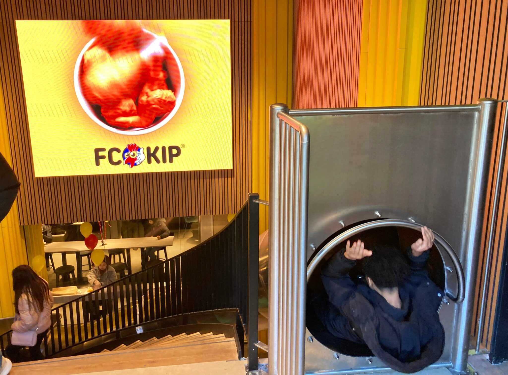 Binnenkijken: zo ziet fastfoodrestaurant FC Kip eruit