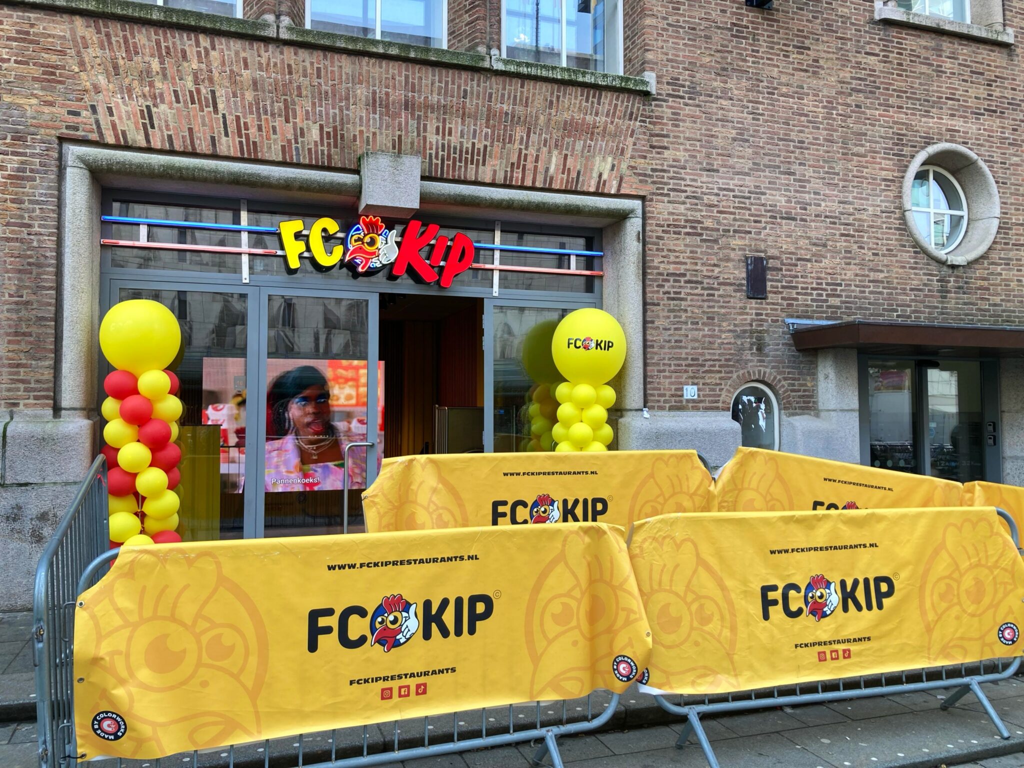 Binnenkijken: zo ziet fastfoodrestaurant FC Kip eruit