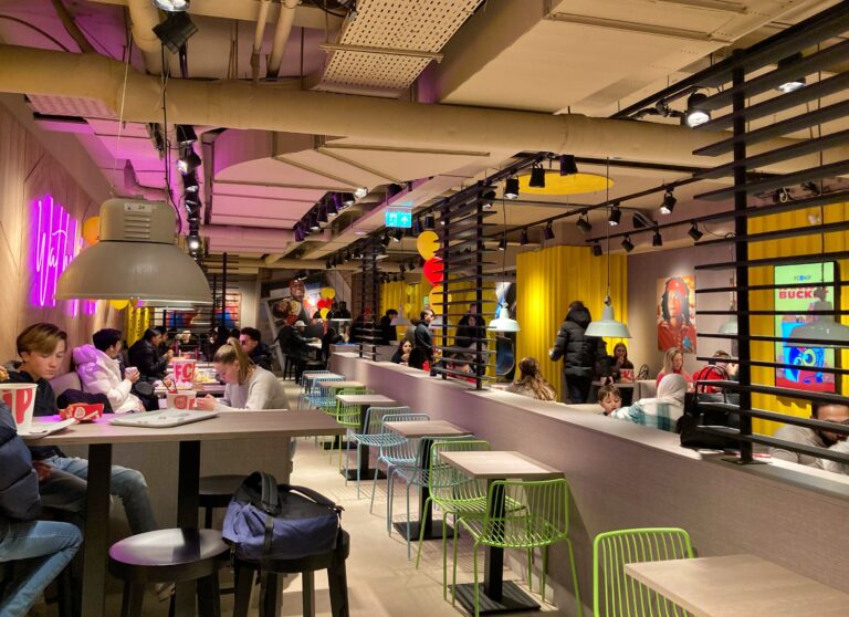 Binnenkijken: zo ziet fastfoodrestaurant FC Kip eruit