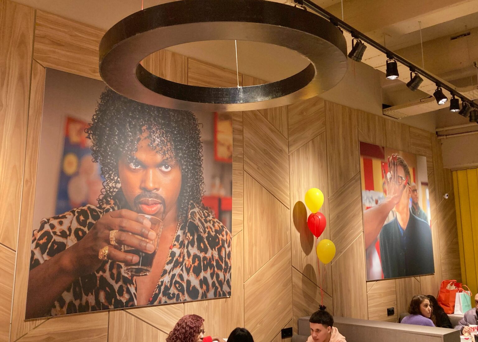 Binnenkijken: zo ziet fastfoodrestaurant FC Kip eruit