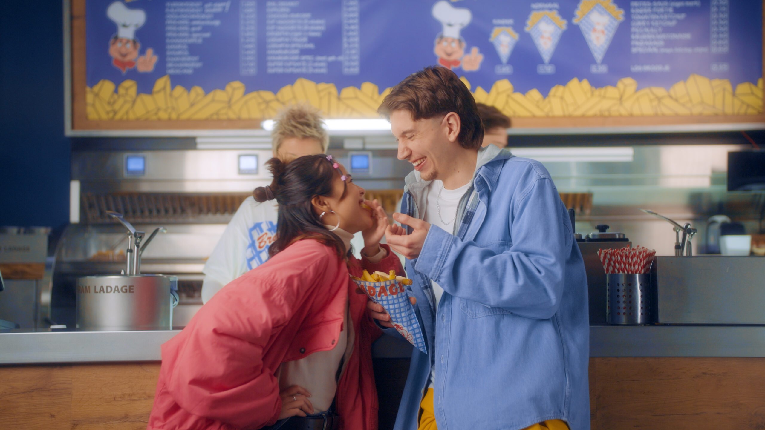 Bram Ladage deelt gratis patat uit op Valentijnsdag (ook aan singles)