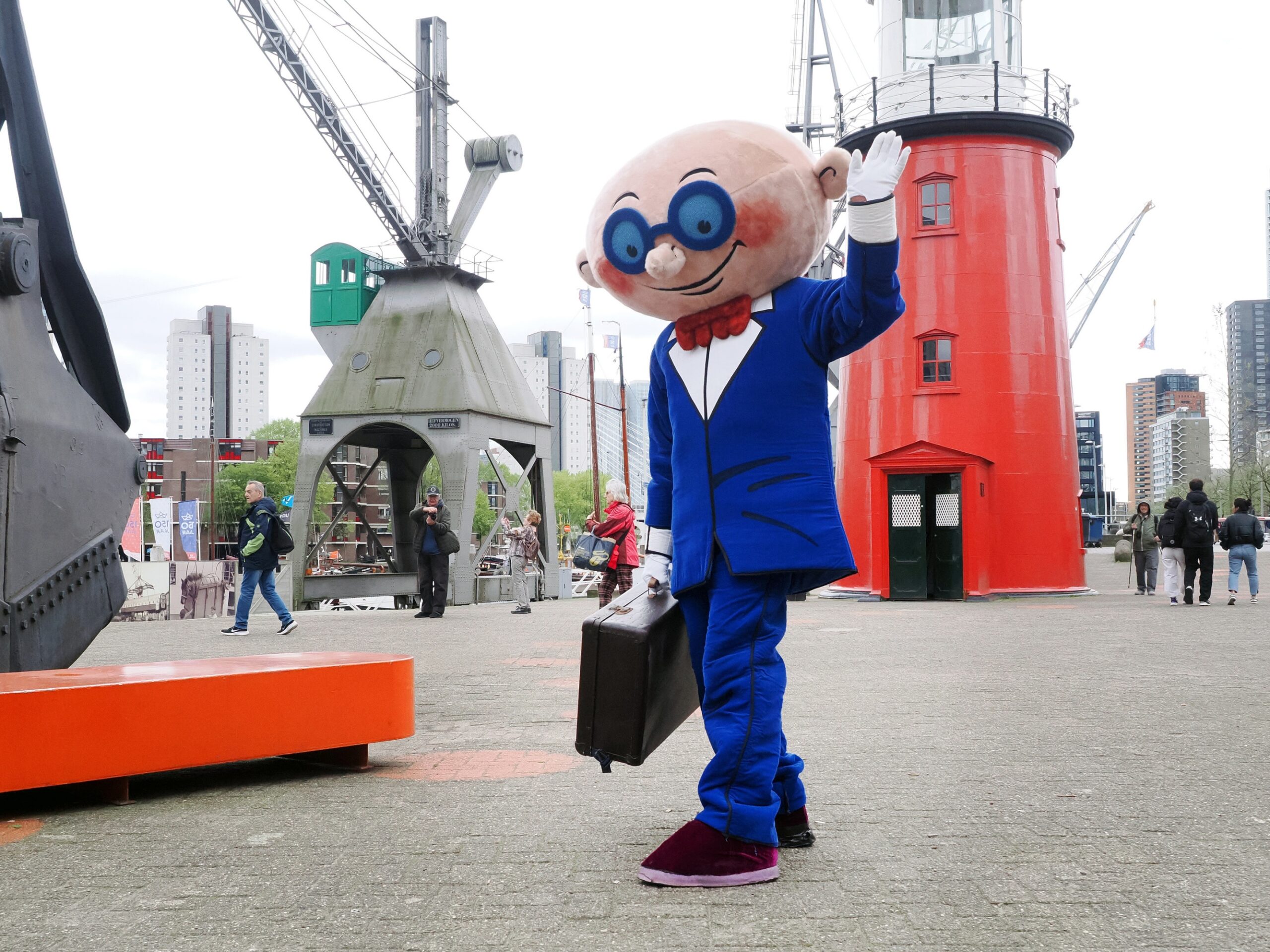 Uitzwaaien! Professor Plons vertrekt na 33 jaar uit het Maritiem Museum