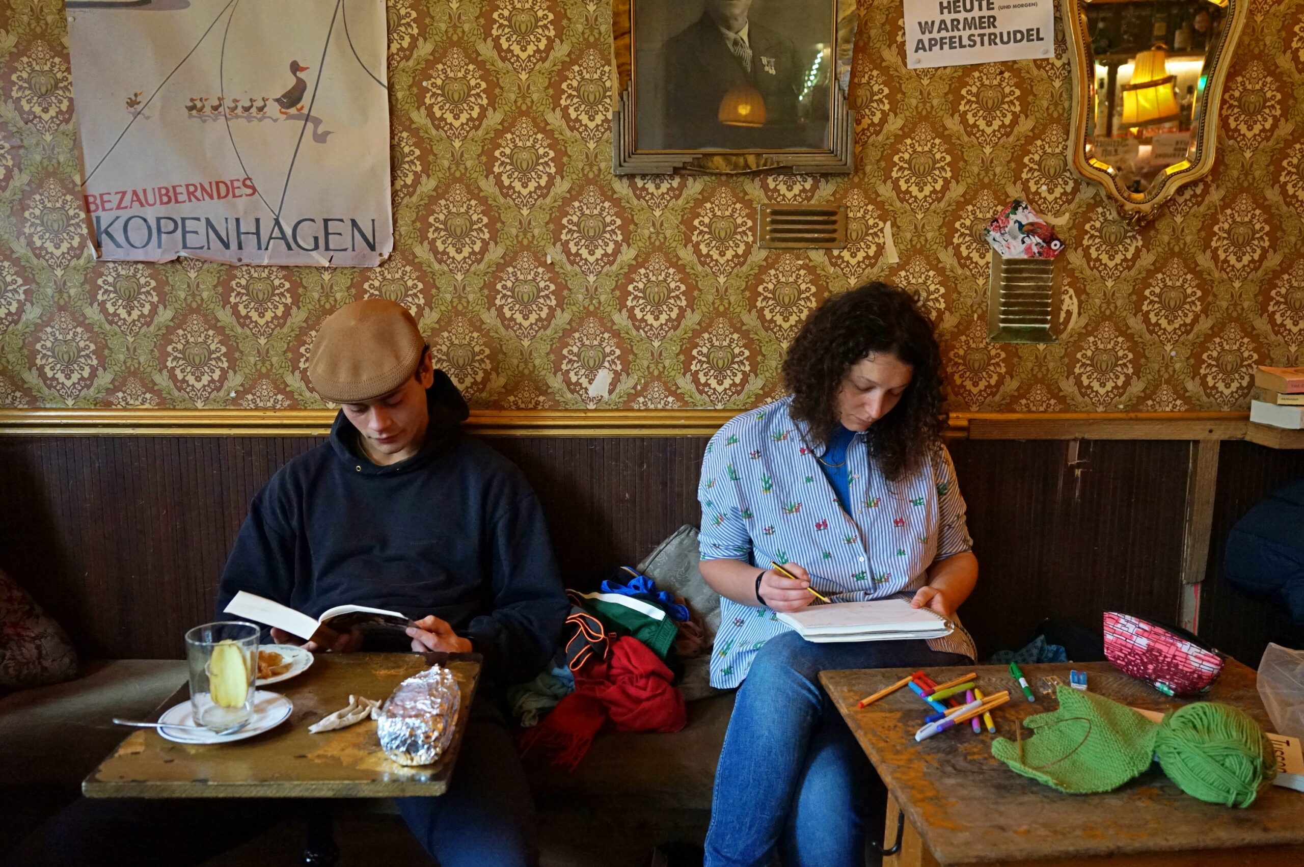 Verboden op je telefoon te kijken: The Offline Club komt weer naar ...